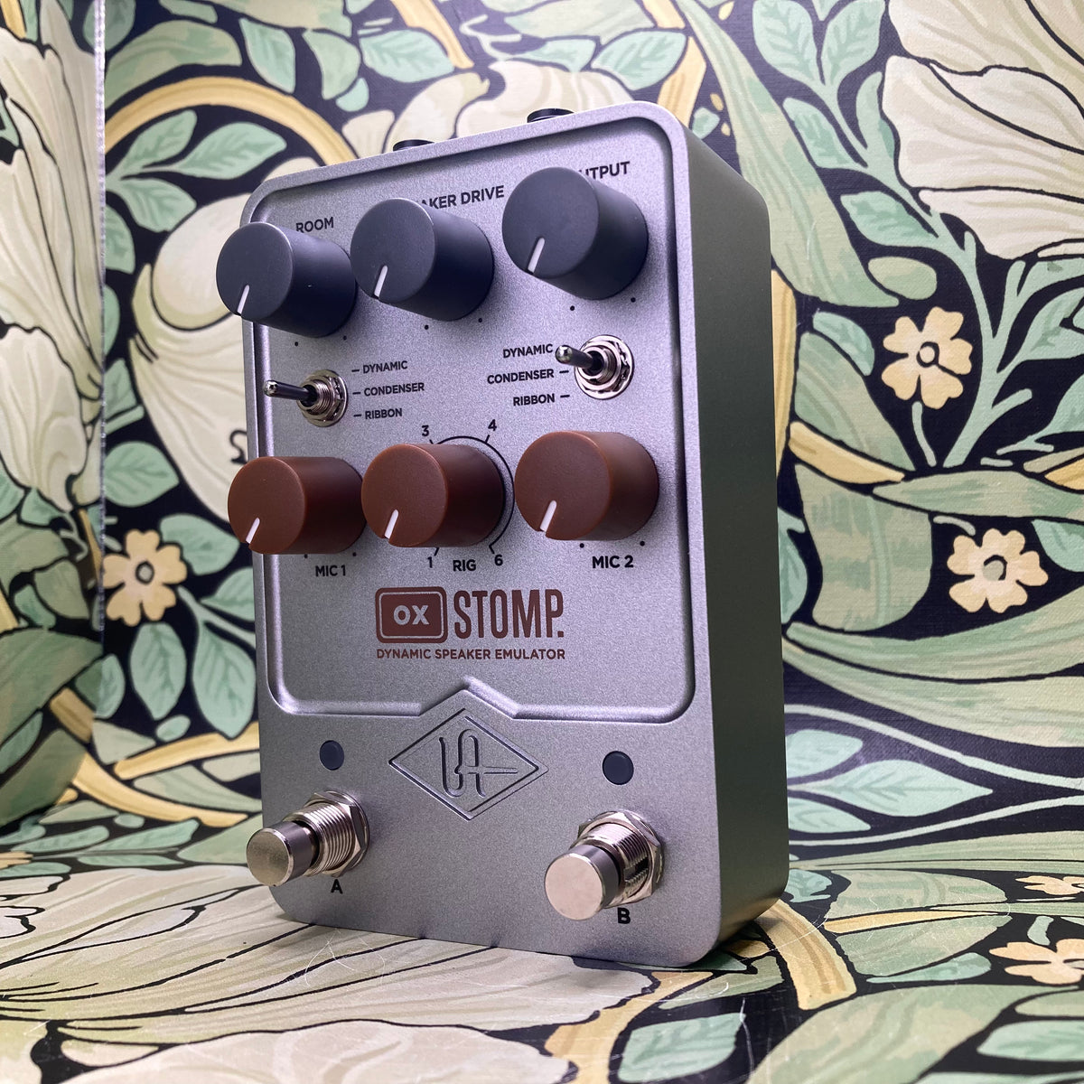 Universal Audio OX Stomp Dynamic Speaker Emulator – eastside music supply