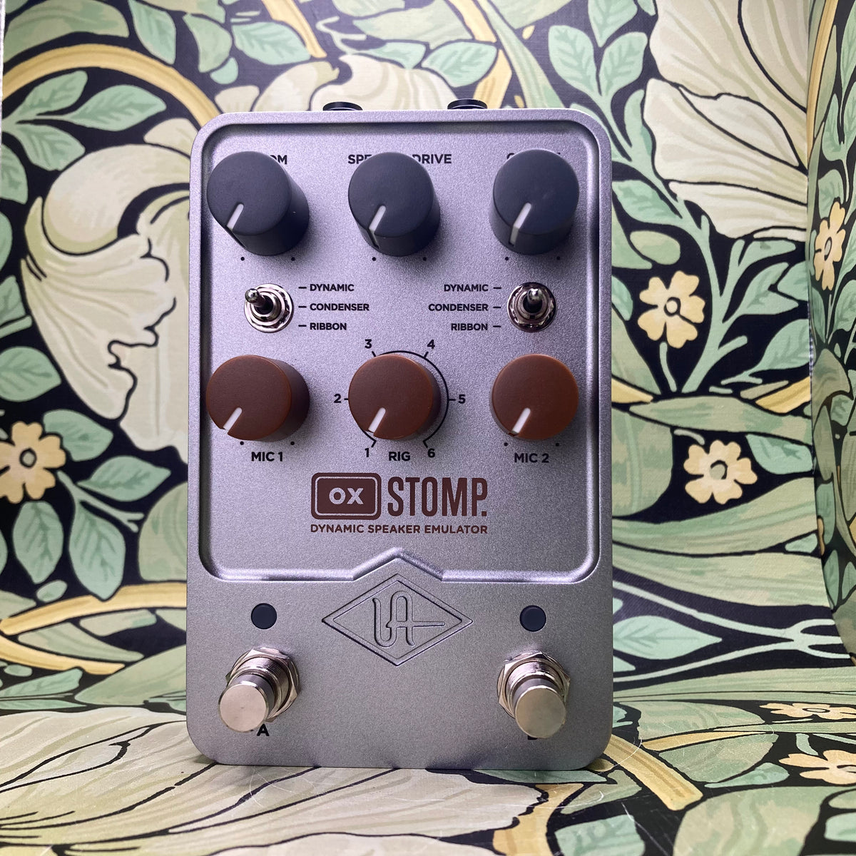 Universal Audio OX Stomp Dynamic Speaker Emulator – eastside music supply