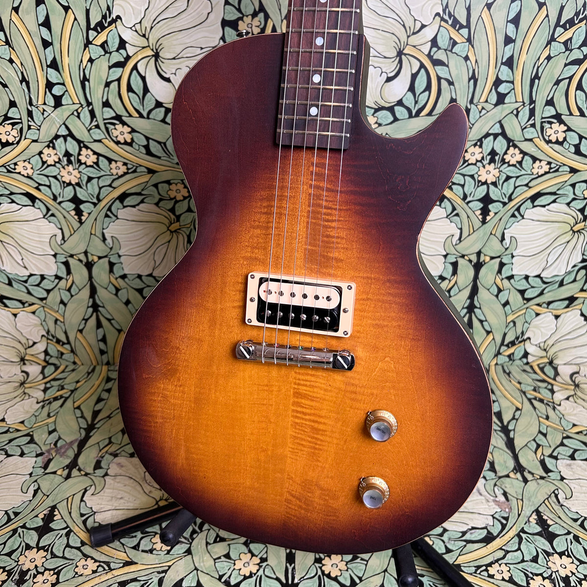 Corsa Little Dog Tobacco Burst – eastside music supply