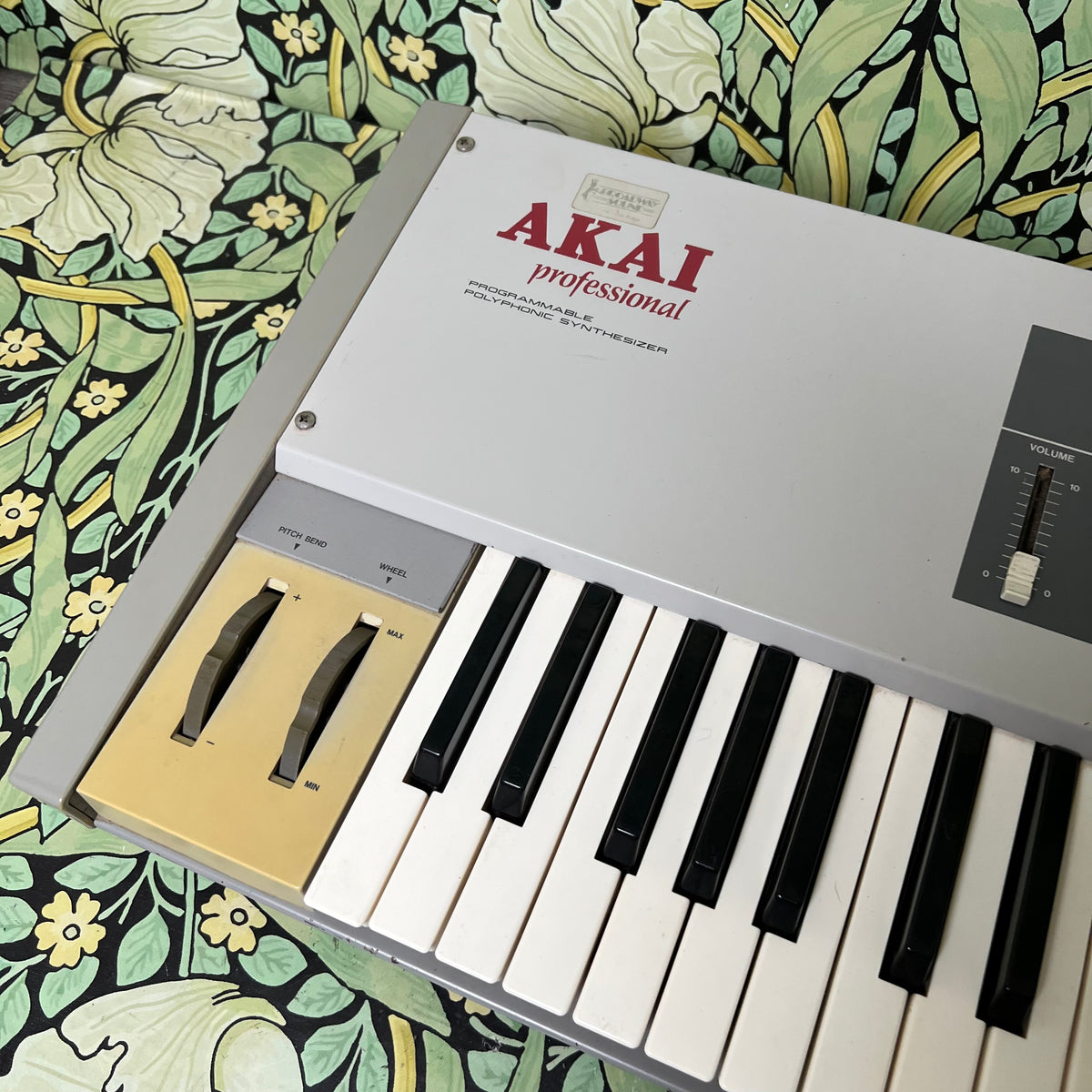 Akai AX73 Analog Synthesizer – eastside music supply