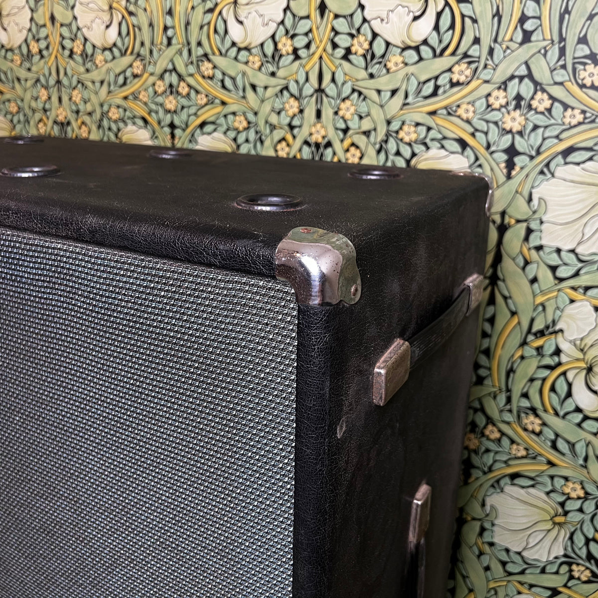 Ampeg V4 4x12 Amp Cabinet – eastside music supply