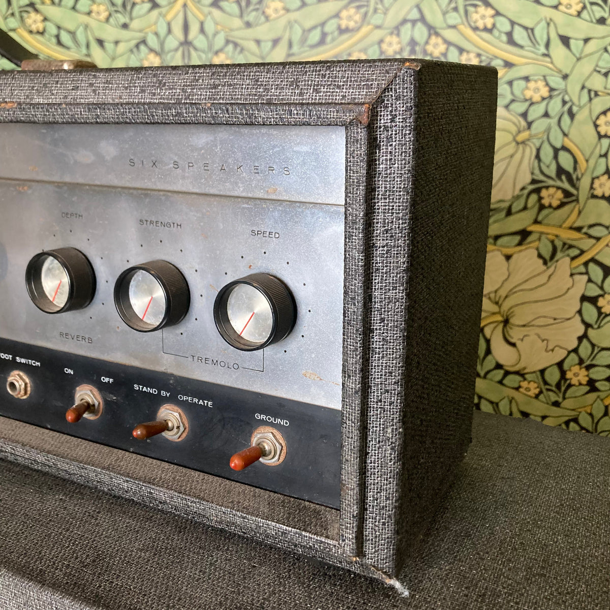Silvertone 1485 "Six Speakers" Piggyback Amp Head and 6x10 Cabinet ...