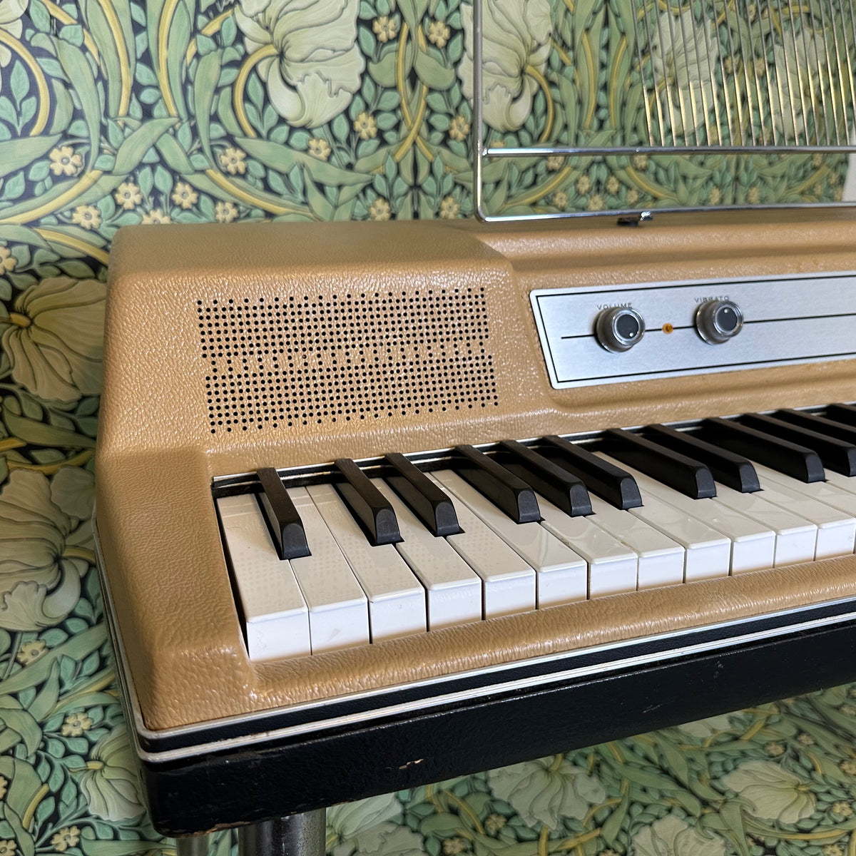Wurlitzer Model 200 – eastside music supply