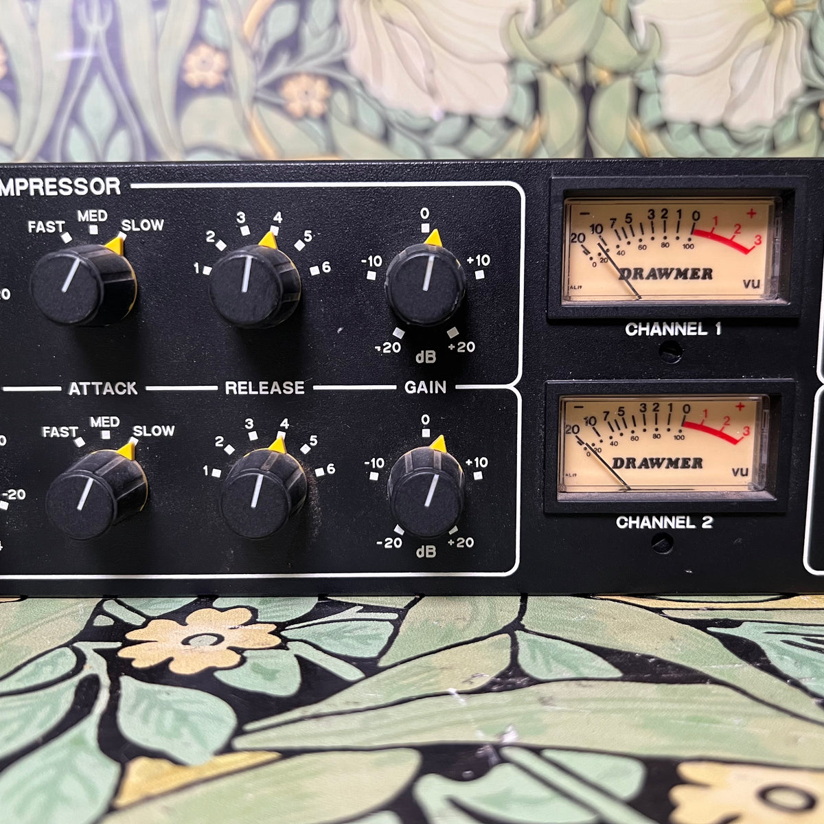 Drawmer 1960 2-Channel Vacuum Tube Compressor Pre-Amplifier – eastside ...